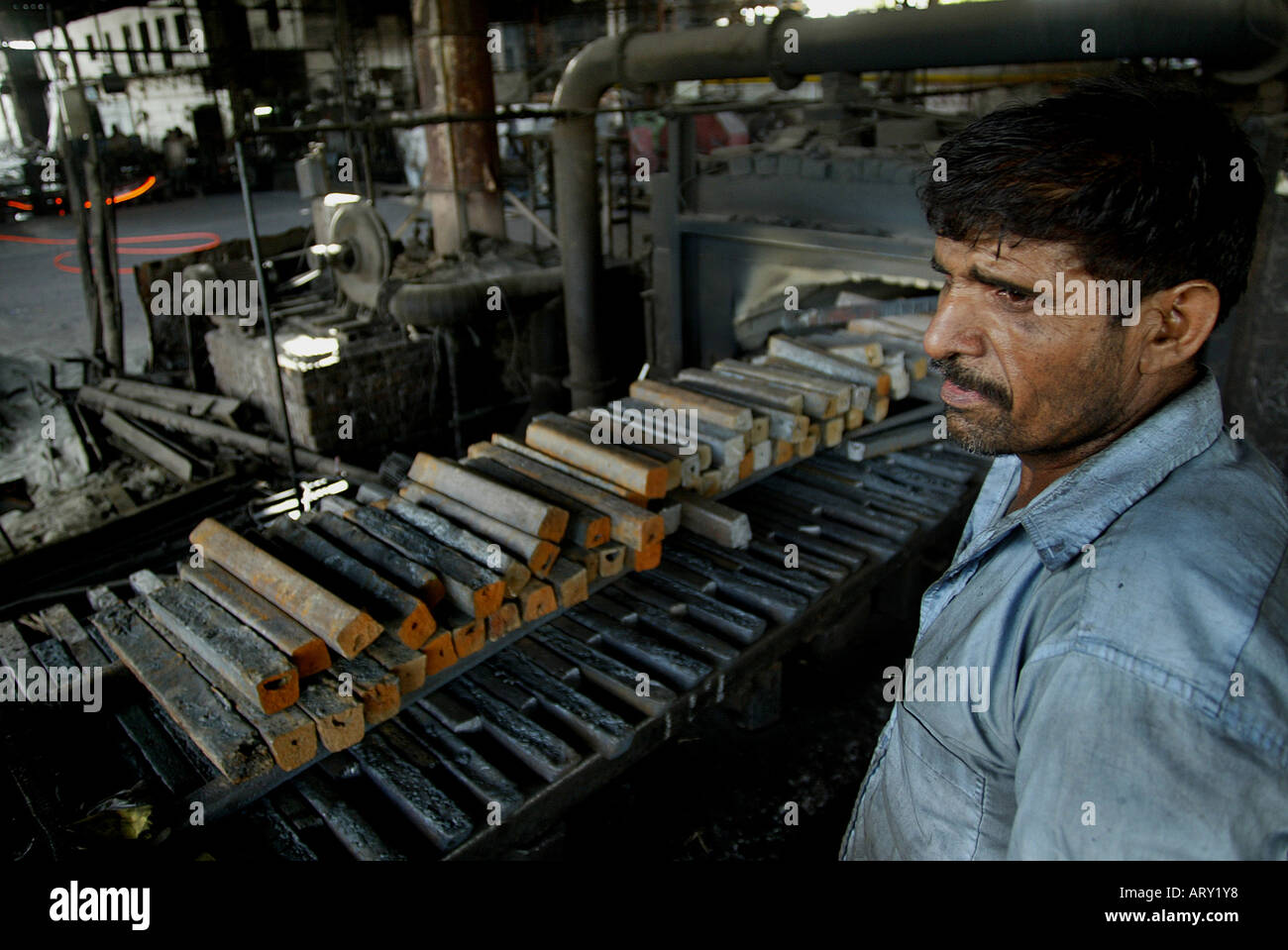 risky work in steel factories in islamabad, Pakistan Stock Photo - Alamy