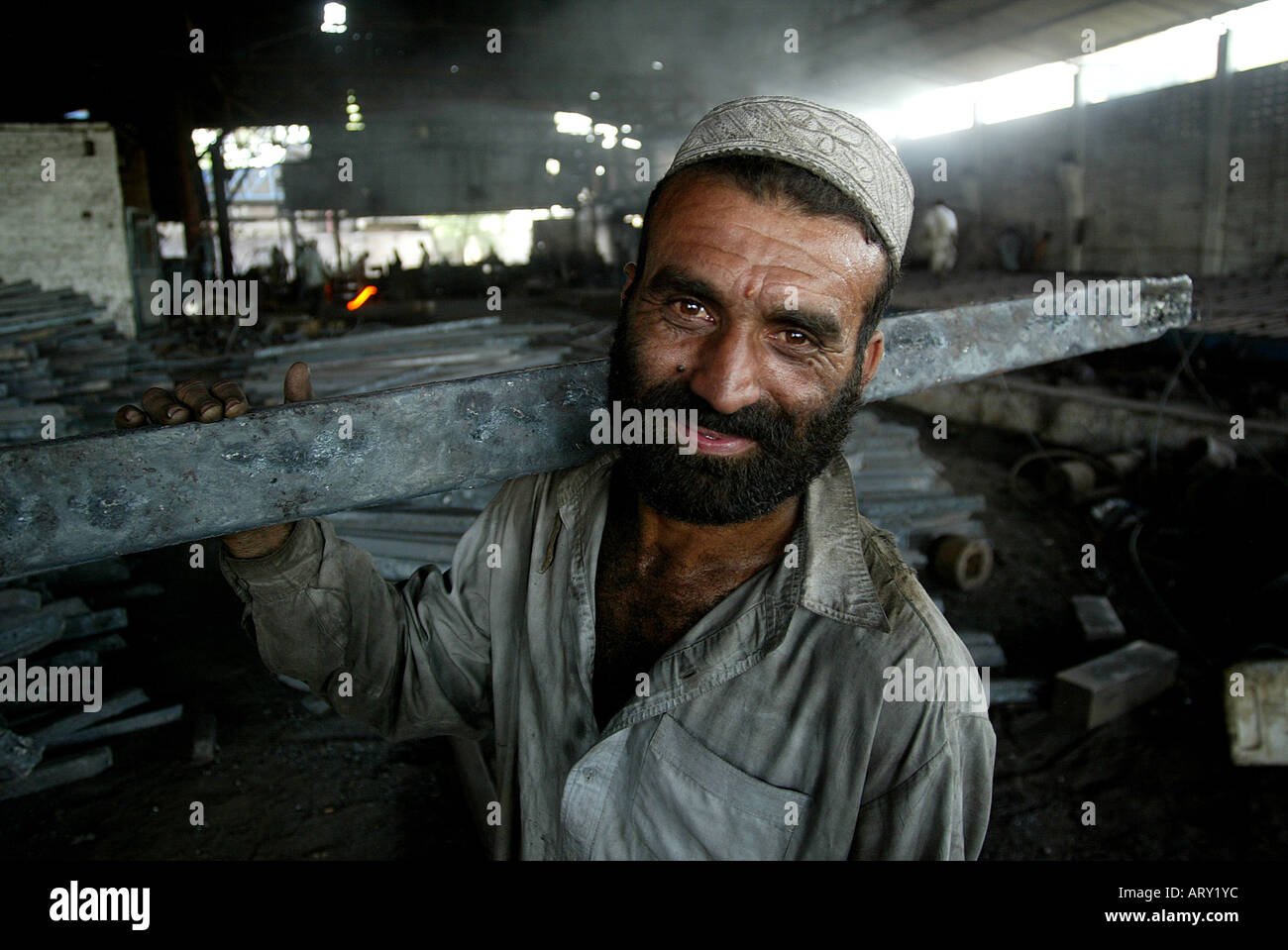 risky work in steel factories in islamabad, Pakistan Stock Photo - Alamy