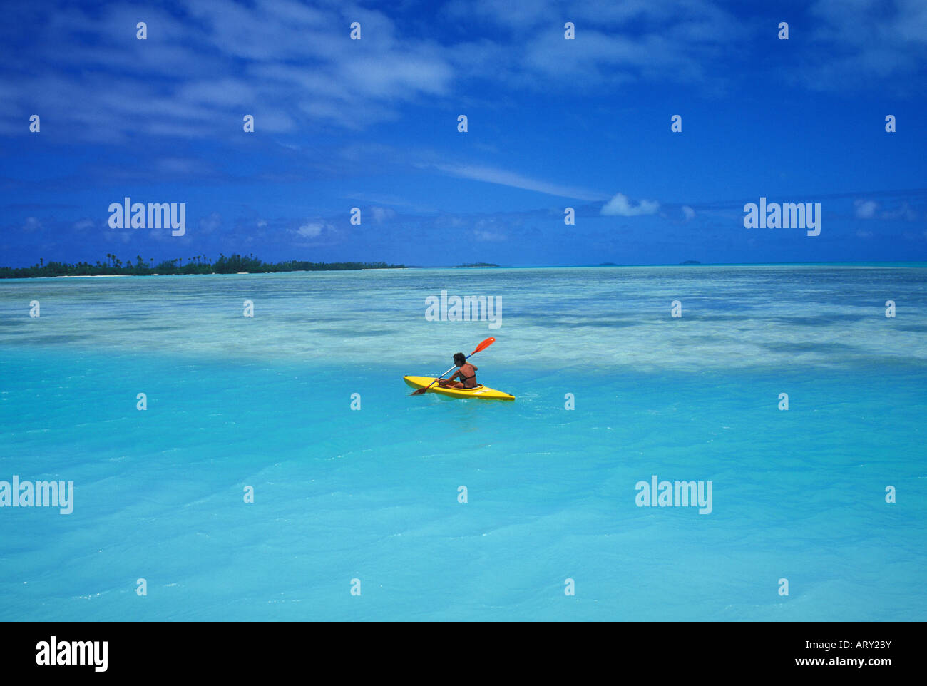 Kayaking in a blue lagoon off Aitutaki, Cook Islands Stock Photo - Alamy