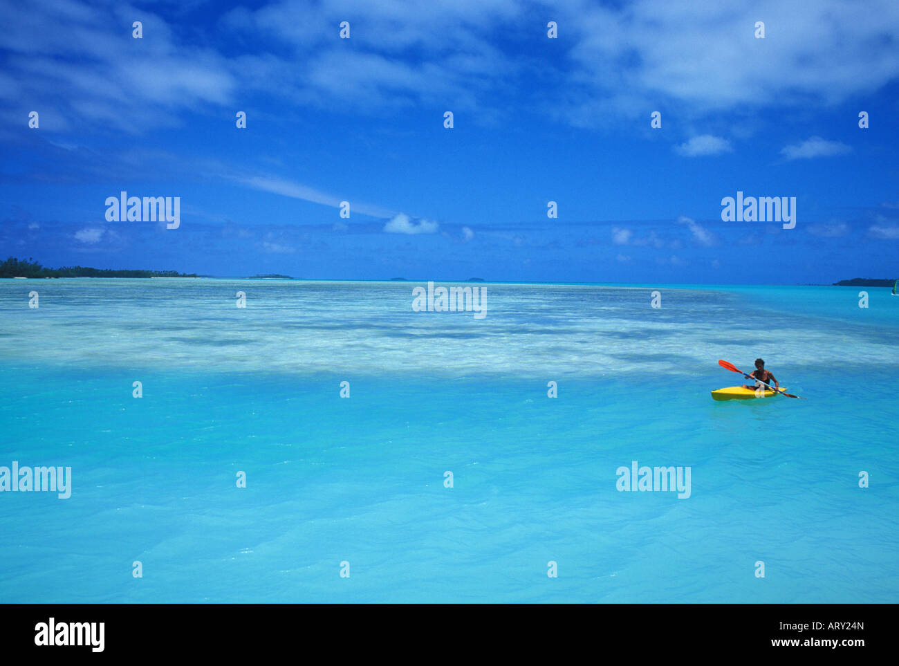 Kayaking in a blue lagoon off Aitutaki, Cook Islands Stock Photo - Alamy