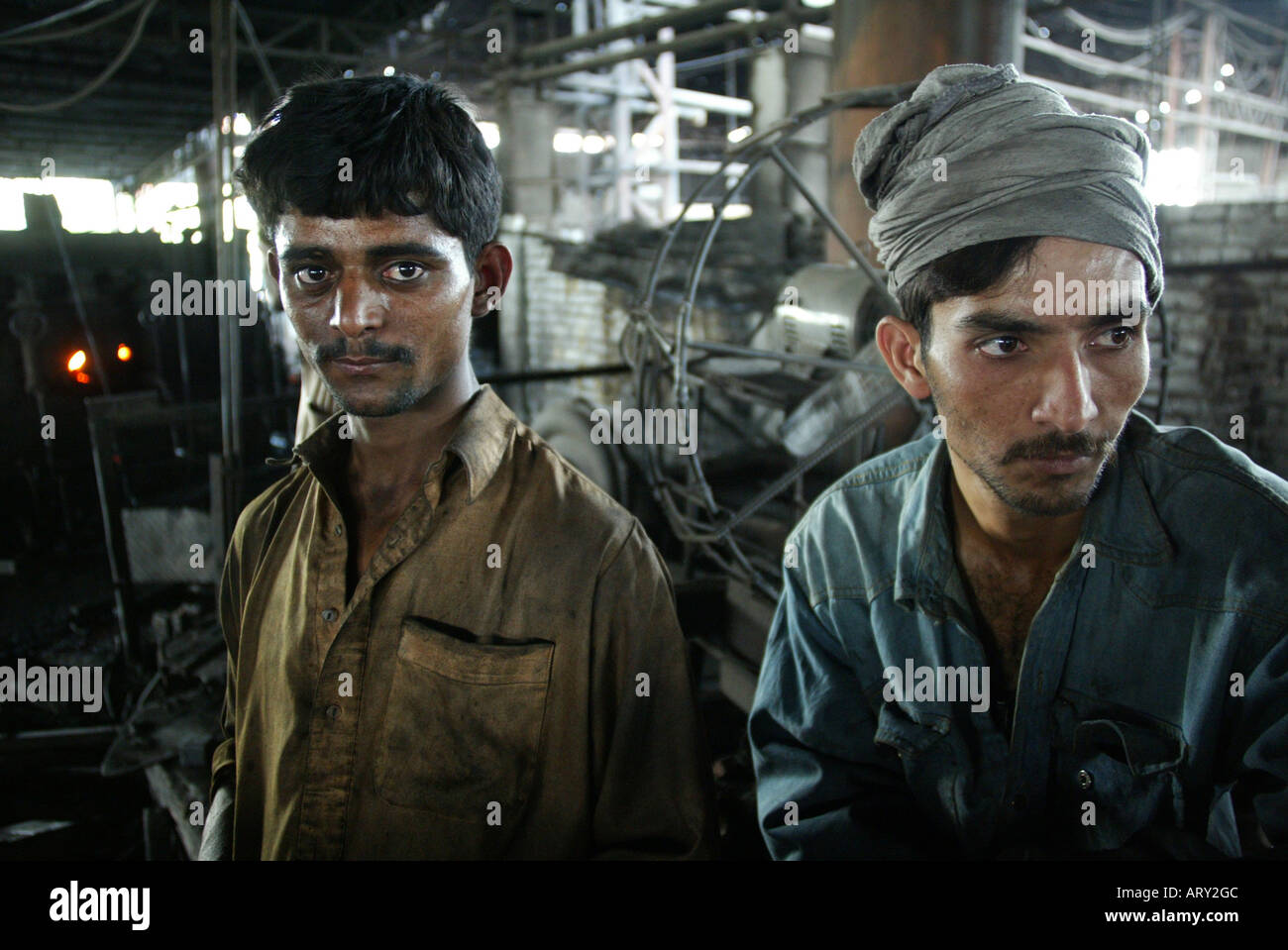 risky work in steel factories in islamabad, Pakistan Stock Photo - Alamy