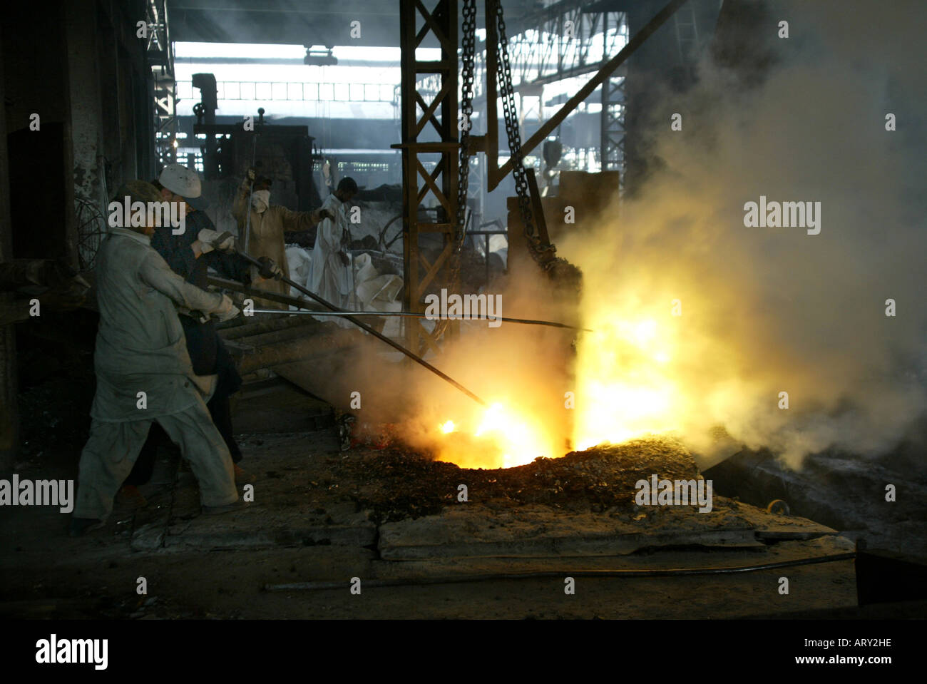 risky work in steel factories in islamabad, Pakistan Stock Photo - Alamy