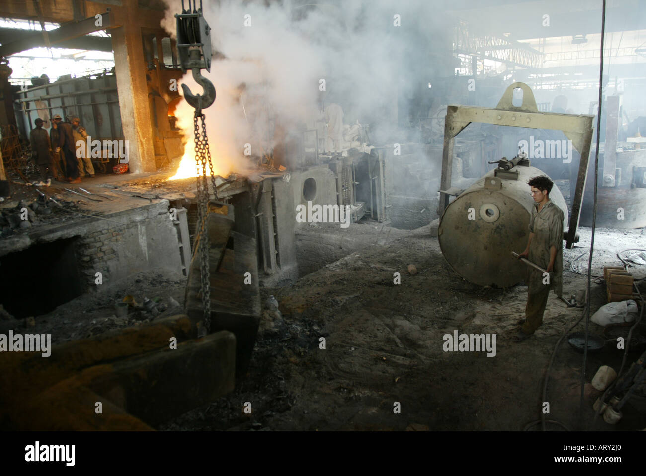 risky work in steel factories in islamabad, Pakistan Stock Photo - Alamy