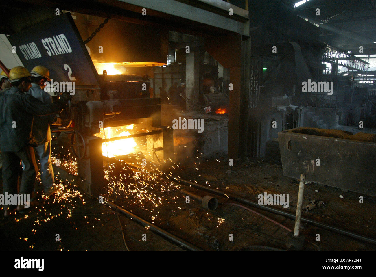 Risky work in steel factories hi-res stock photography and images - Alamy