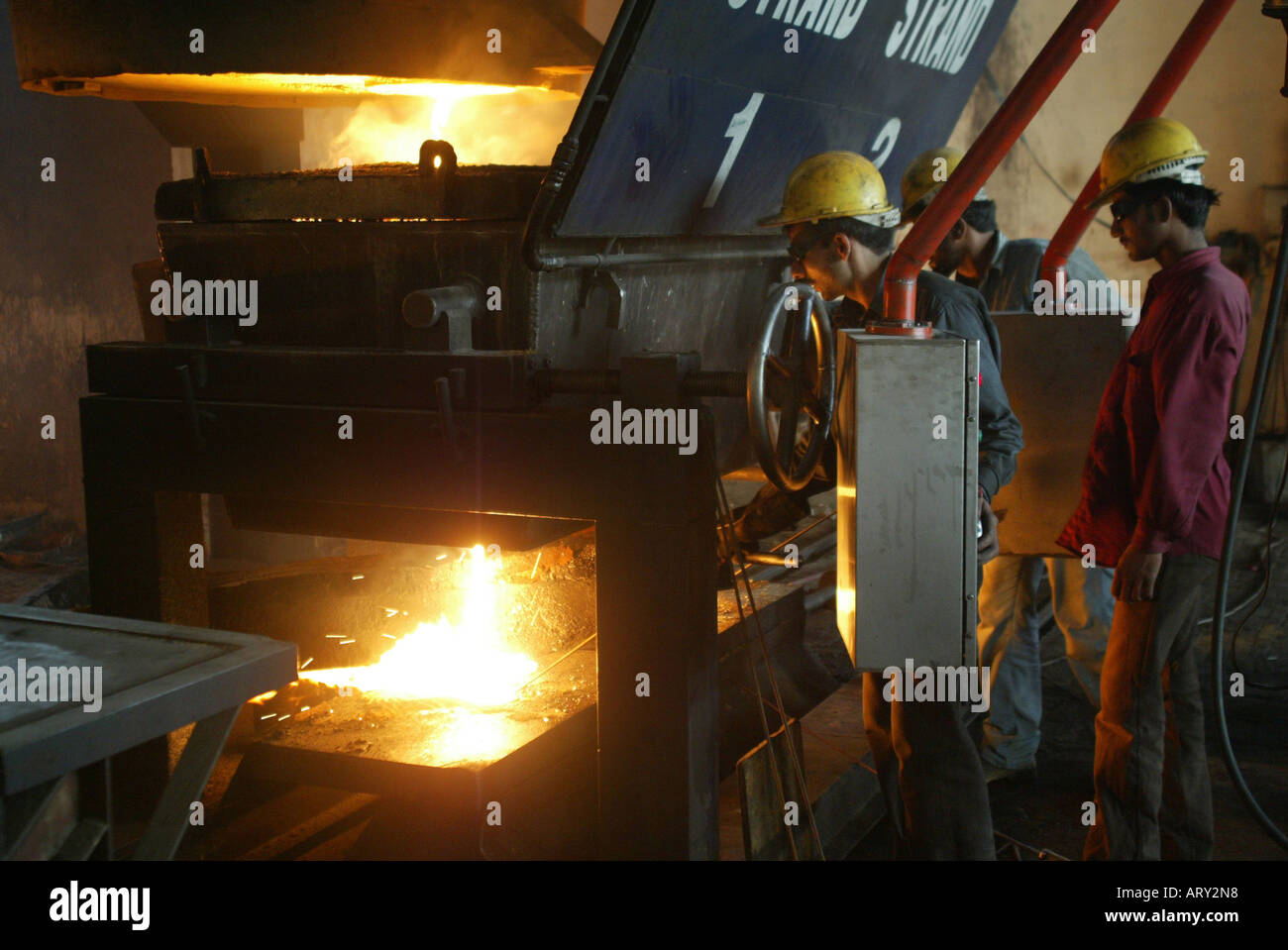 risky work in steel factories in islamabad, Pakistan Stock Photo - Alamy