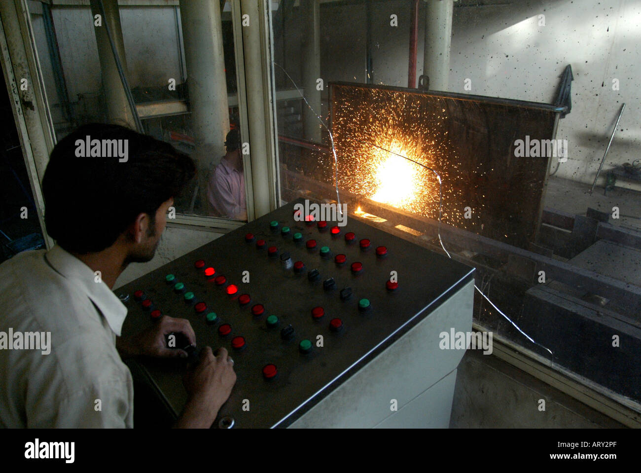 risky work in steel factories in islamabad, Pakistan Stock Photo - Alamy