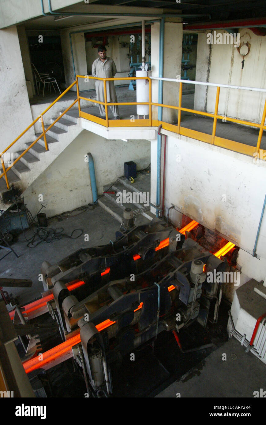 risky work in steel factories in islamabad, Pakistan Stock Photo - Alamy