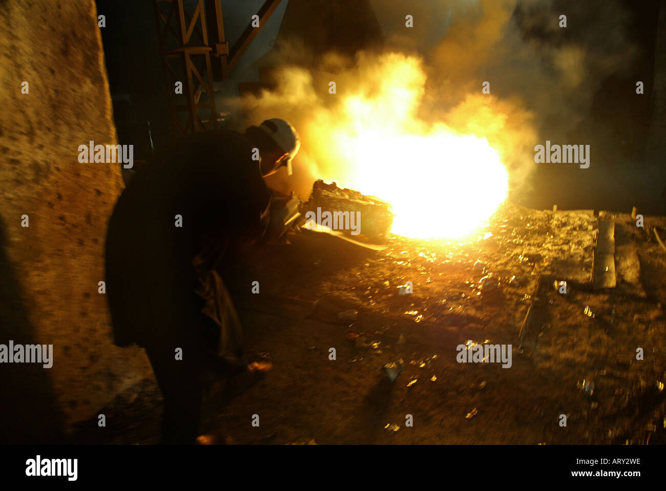 risky work in steel factories in islamabad, Pakistan Stock Photo - Alamy