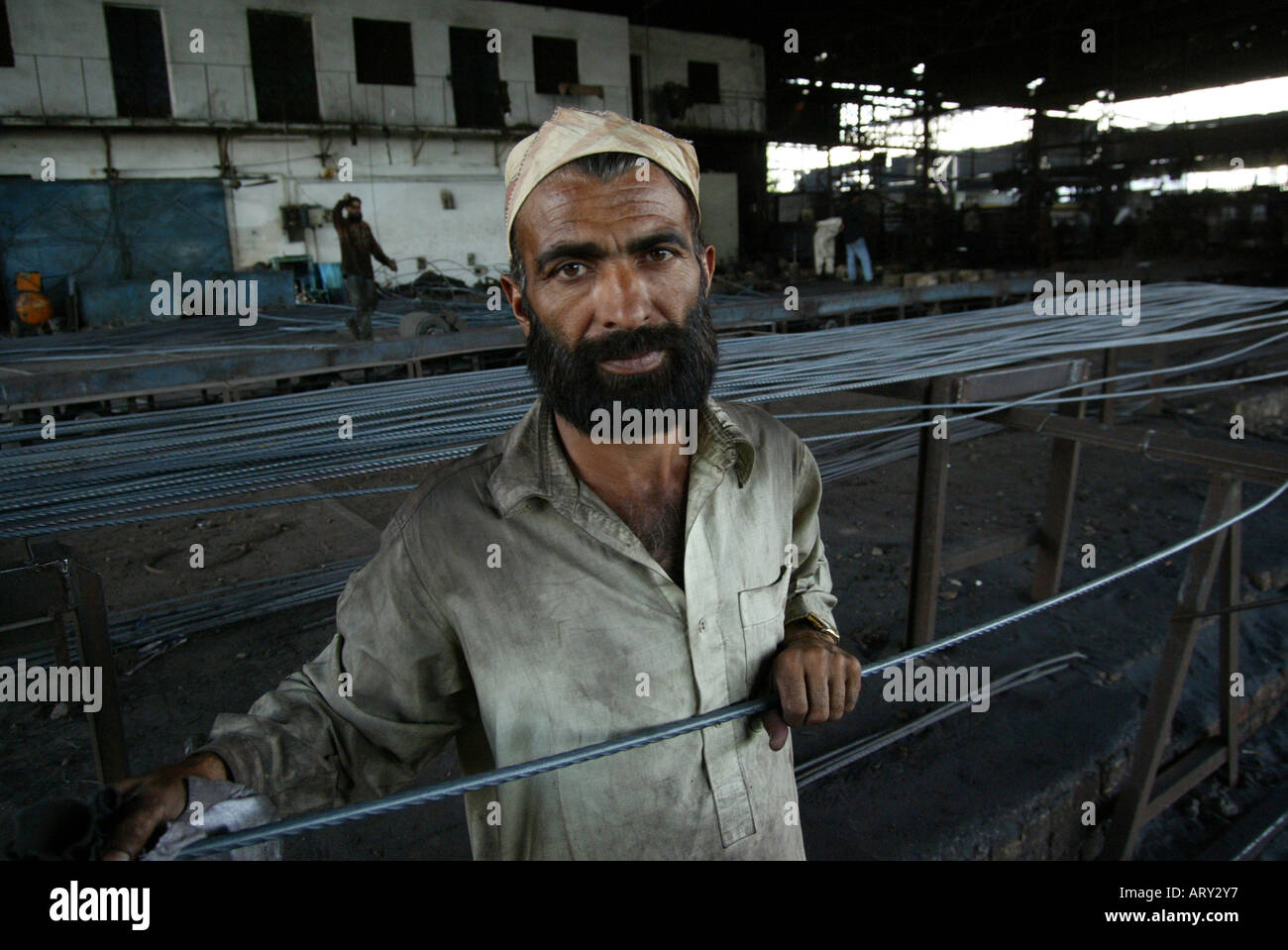risky work in steel factories in islamabad, Pakistan Stock Photo - Alamy