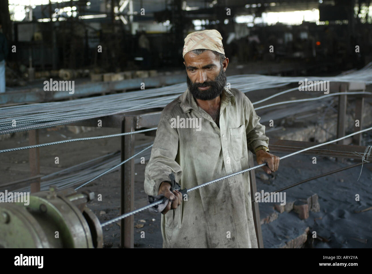 risky work in steel factories in islamabad, Pakistan Stock Photo - Alamy
