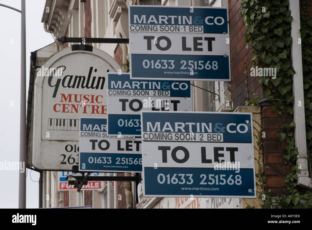 Letting agency signs hi-res stock photography and images - Alamy