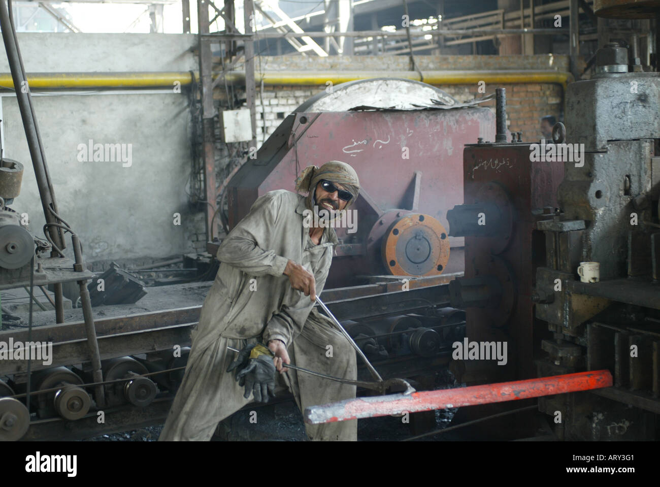 risky work in steel factories in islamabad, Pakistan Stock Photo - Alamy