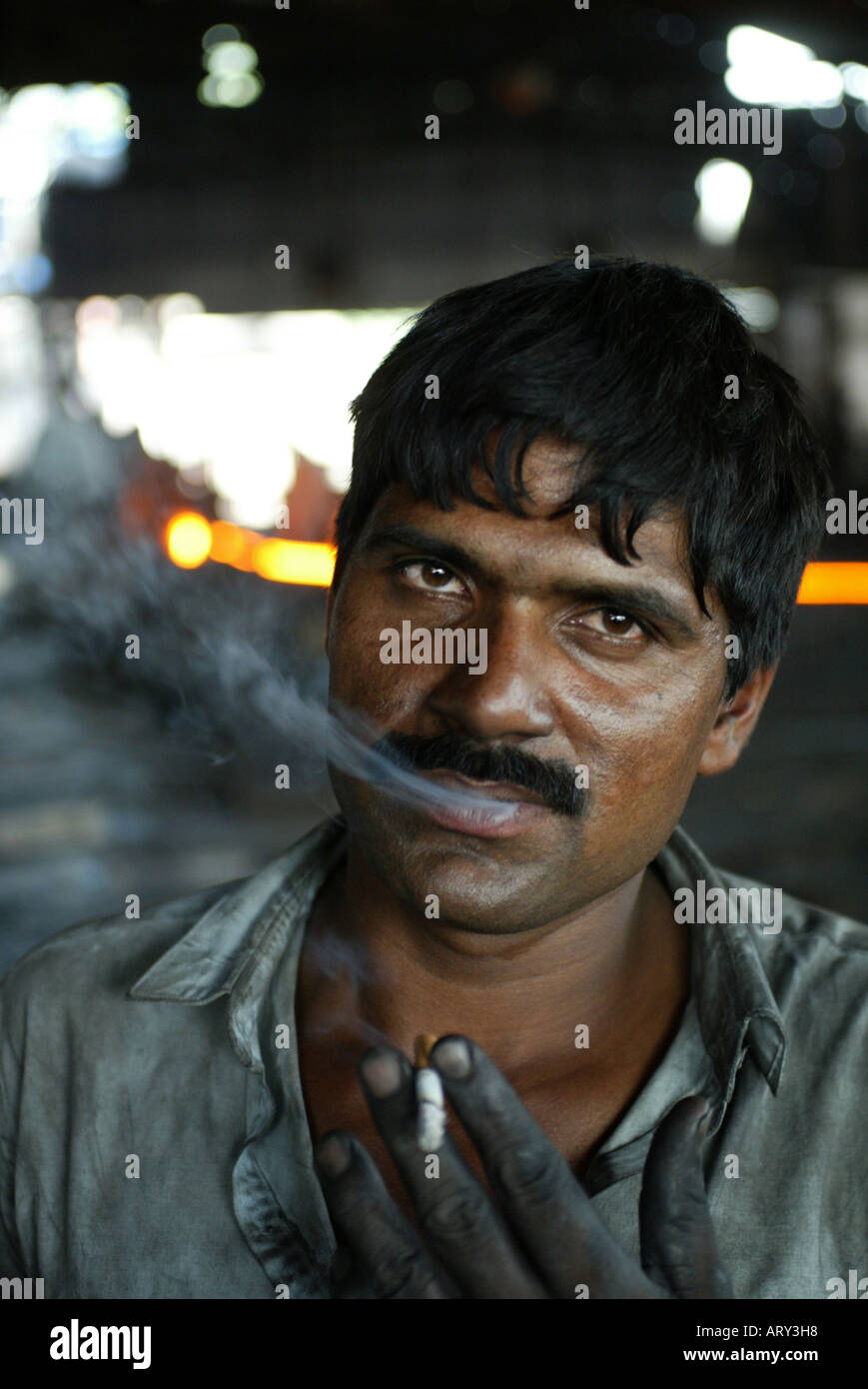 Old man islamabad pakistan hi-res stock photography and images - Alamy