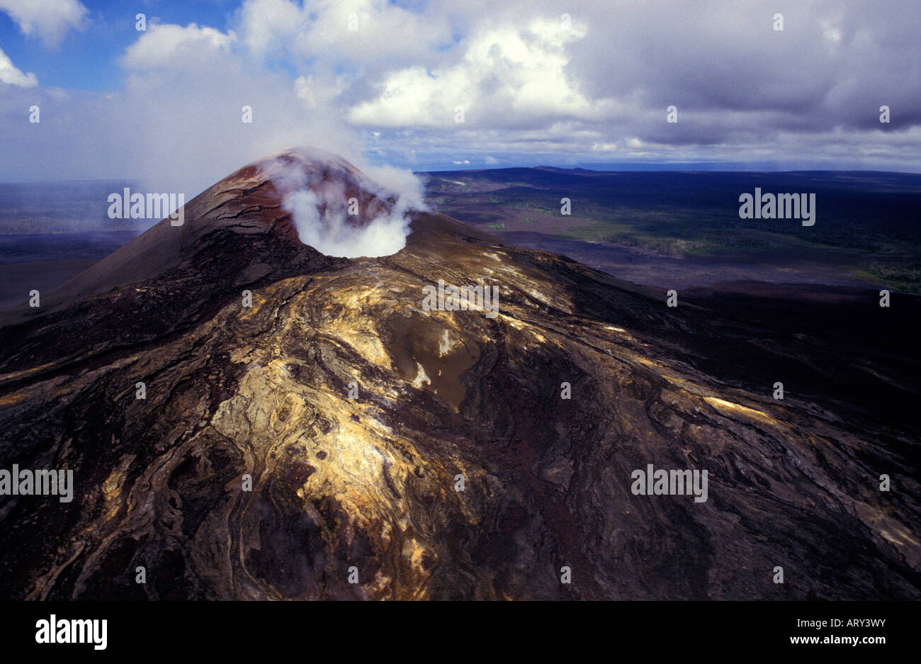 Puu Oo vent, located on Kilauea volcano in Hawaii Volcanoes national ...