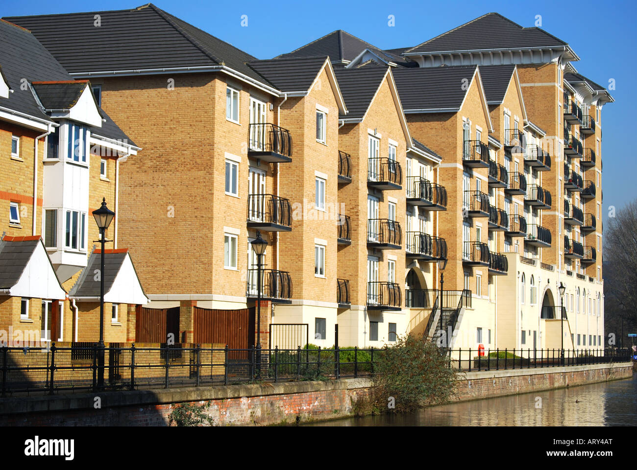 Modern, Riverside apartments, Kennet & Avon Canal, Reading, Berkshire ...