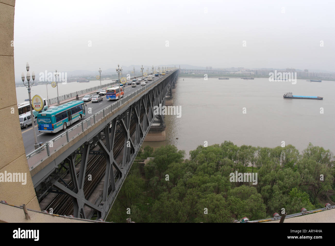 Nanjing yangtze river bridge bridge hi-res stock photography and images ...