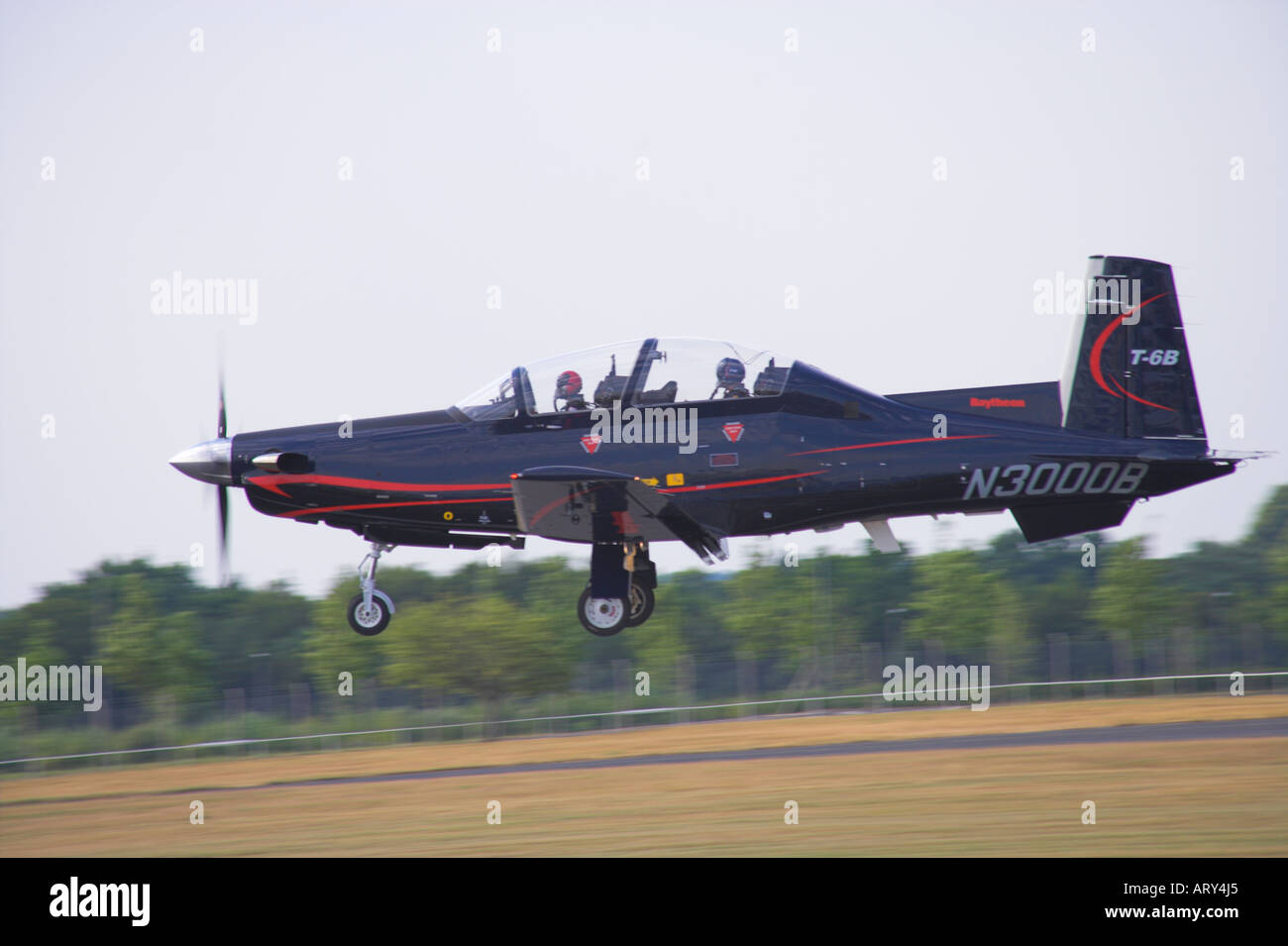 Beechcraft T6 by Raytheon coming in to land Stock Photo - Alamy