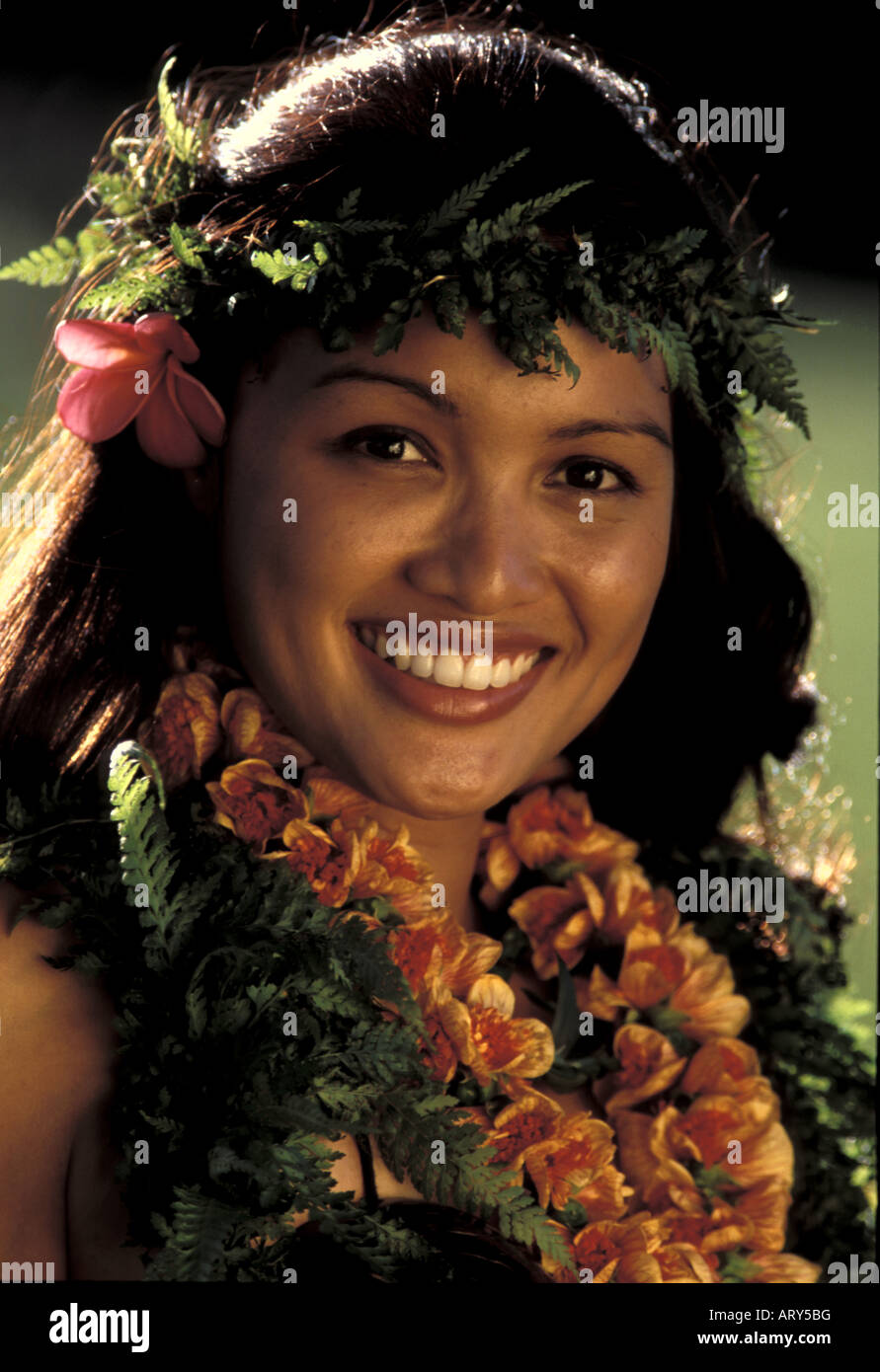 Hawaiian lei girl hi-res stock photography and images - Alamy