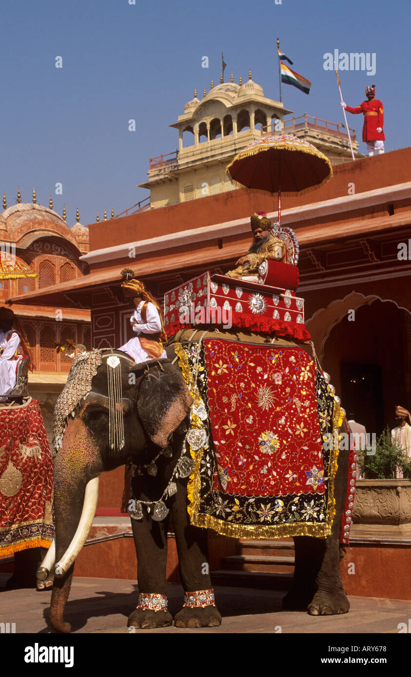 Elephant riders hi-res stock photography and images - Alamy