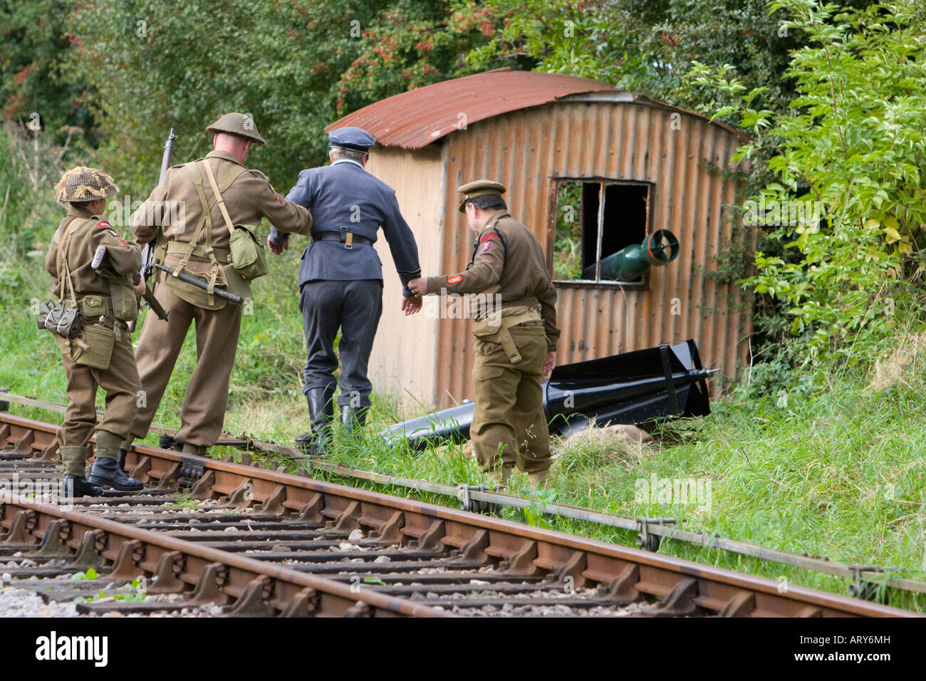 Defusing a bomb hi-res stock photography and images - Alamy
