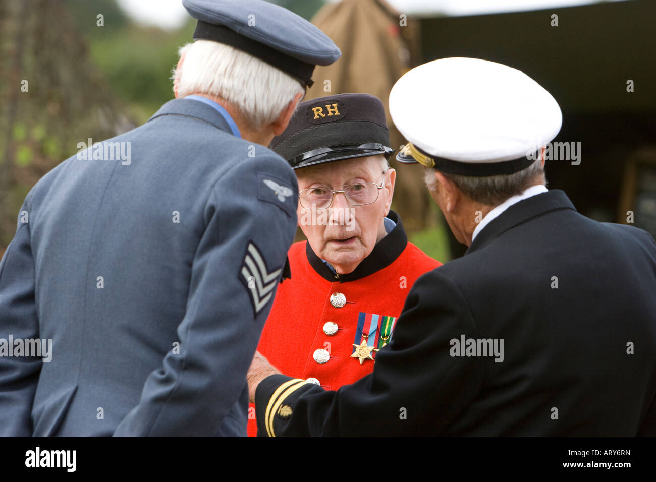 Chelsea pensioner uniform hi-res stock photography and images - Alamy
