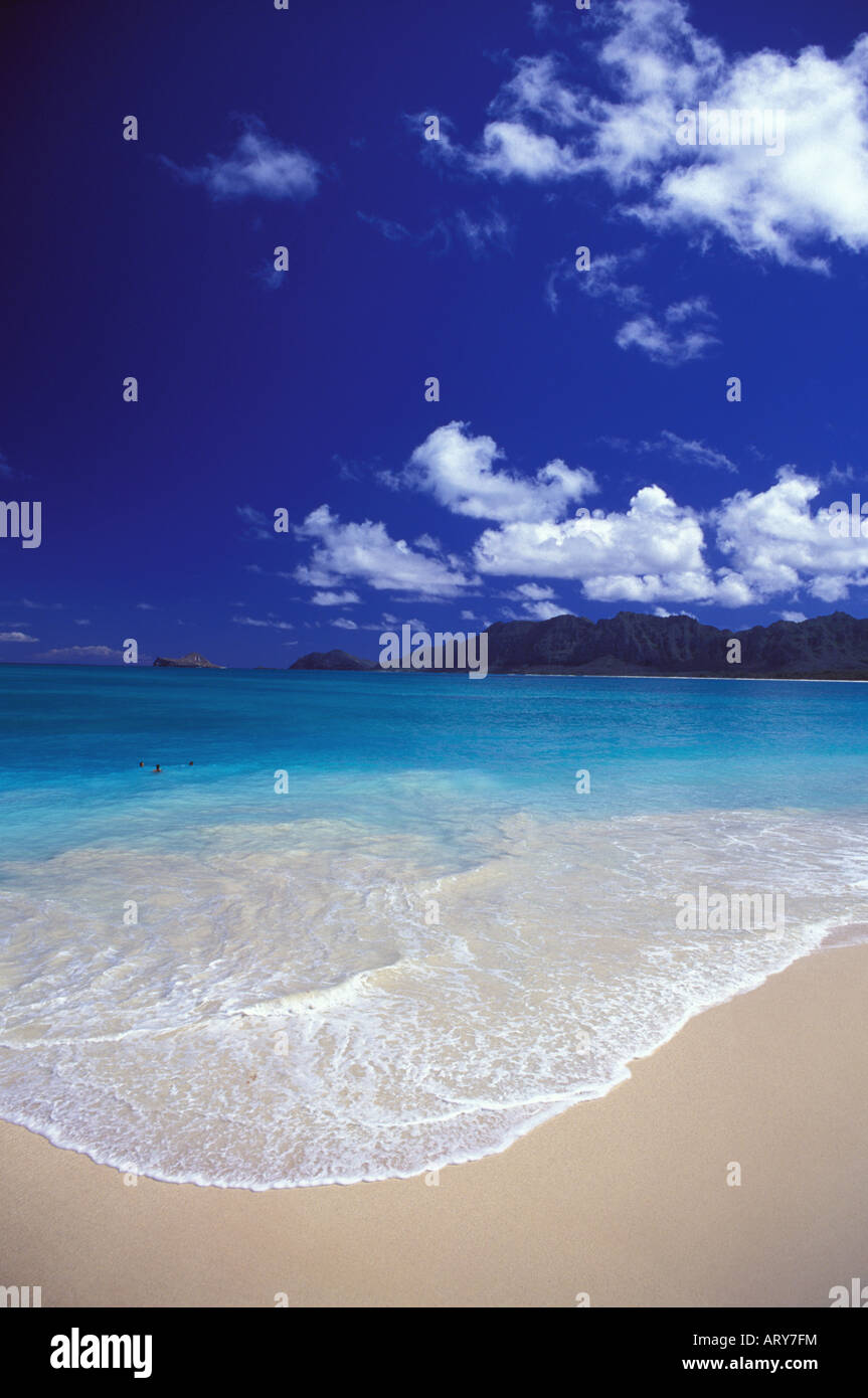 Gentle ocean waves wash hi-res stock photography and images - Alamy