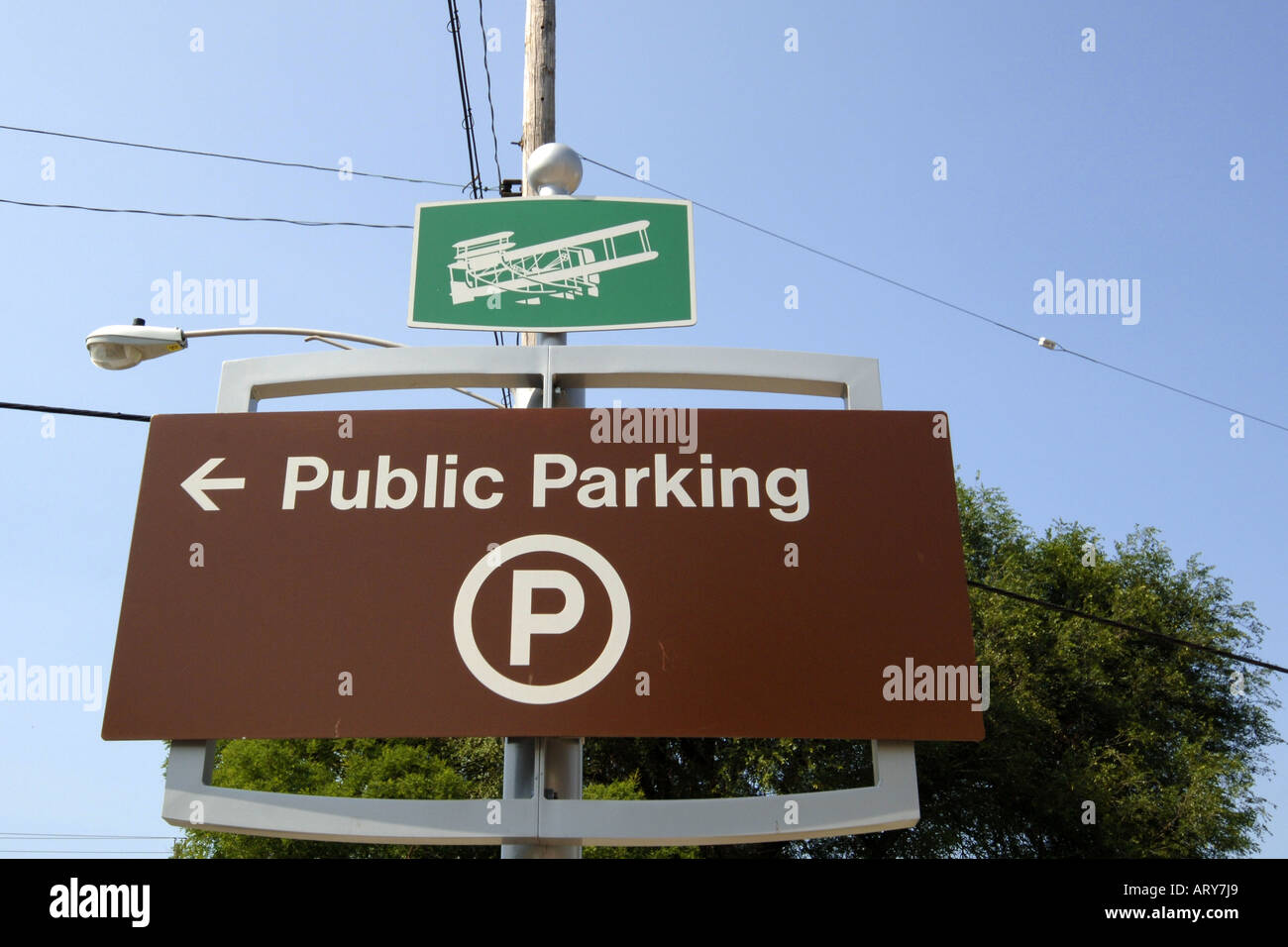 Public parking signpost in downtown Dayton, Ohio Stock Photo - Alamy