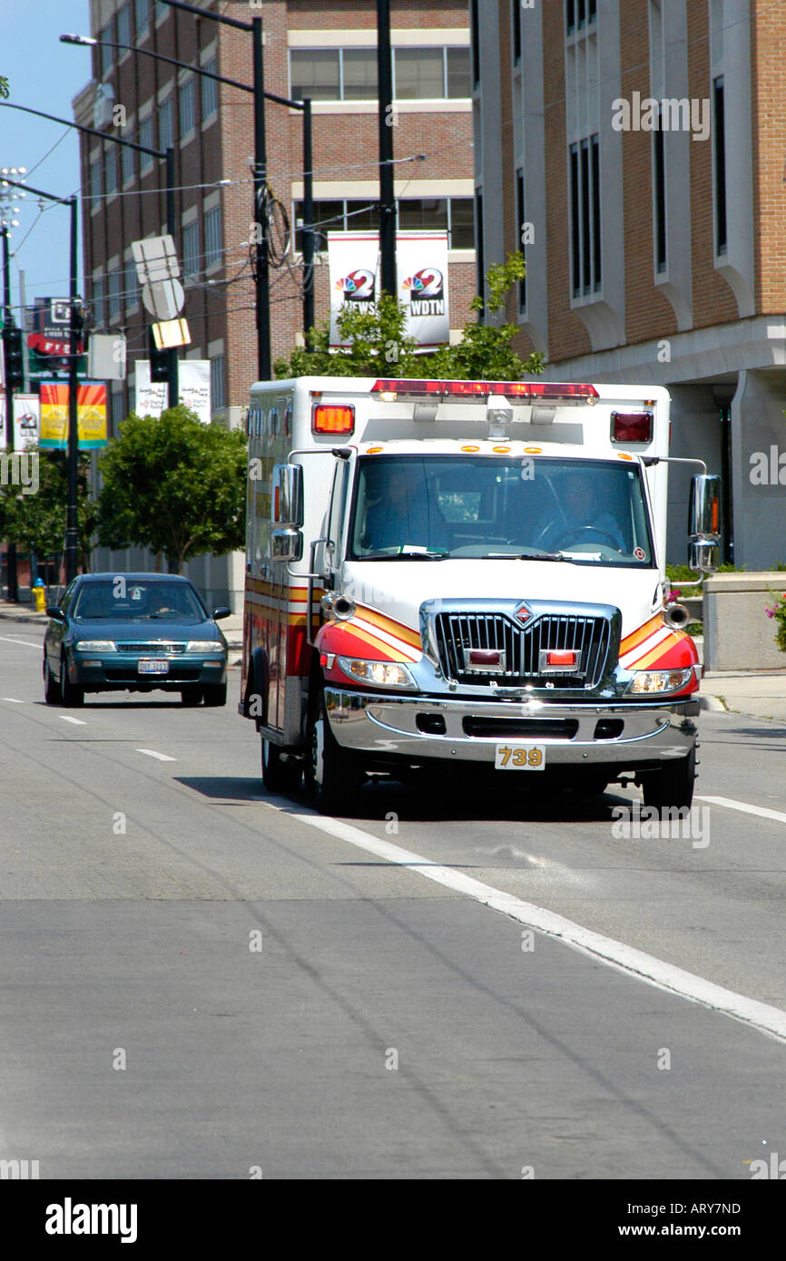 Flashing lights ambulance america hi-res stock photography and images ...