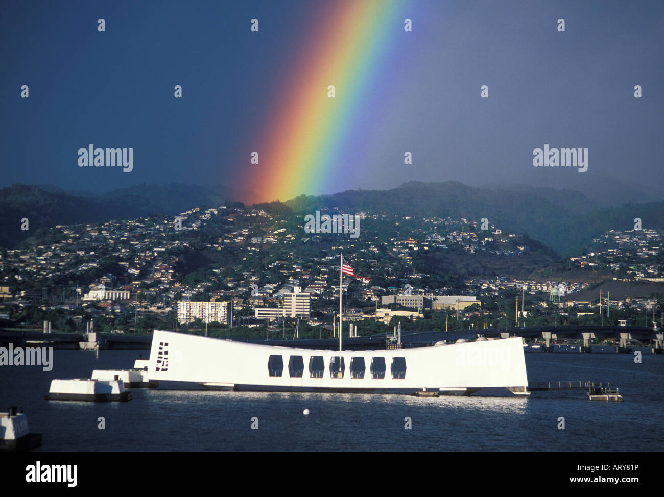 U.S.S. Arizona Memorial Pearl Harbor commemorates sailors & marines ...