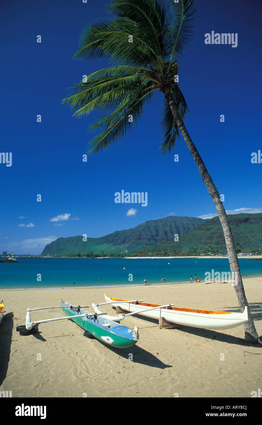 Scenic Pokai Bay Beach Park with the Wainanae mountains in the ...
