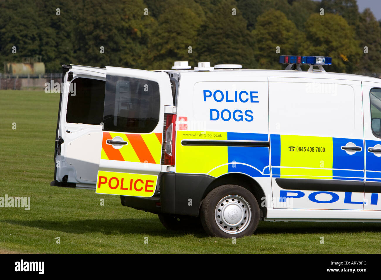 Police dog van hi-res stock photography and images - Alamy