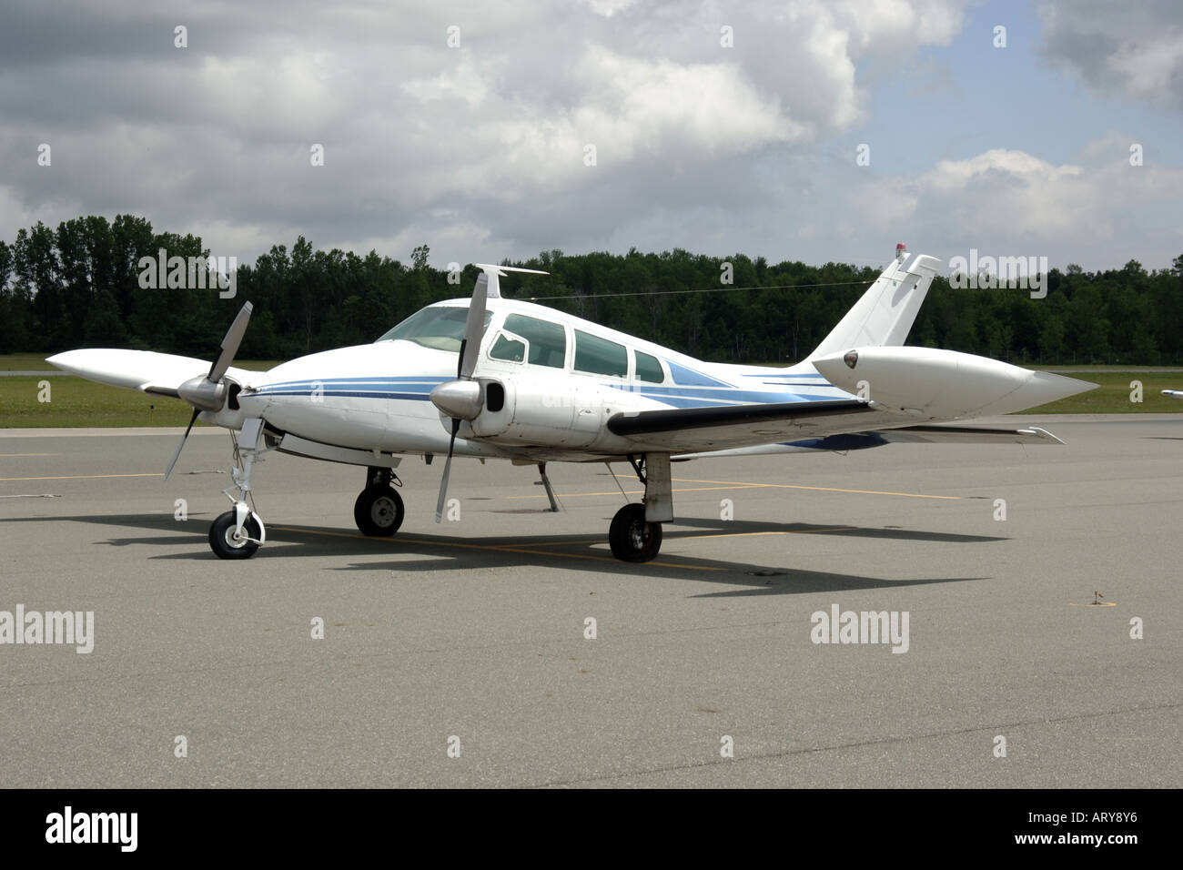 1963 Cessna 310H multi-engined civil aircraft Stock Photo - Alamy
