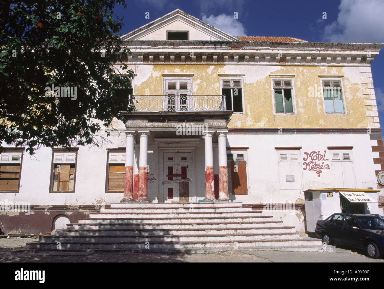 curacao old building Stock Photo - Alamy
