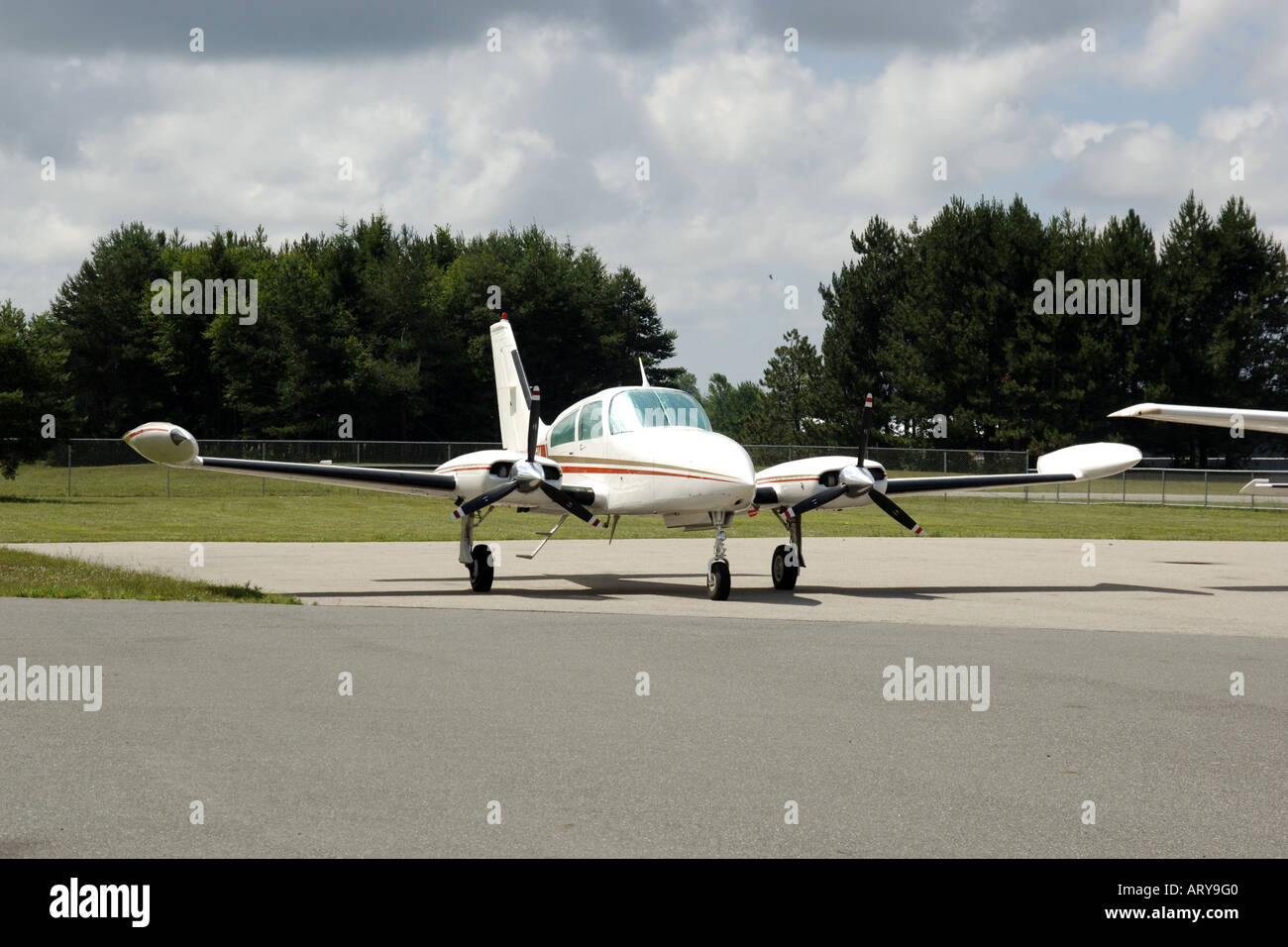 Cessna 162 twin-engined civil aircraft Stock Photo - Alamy