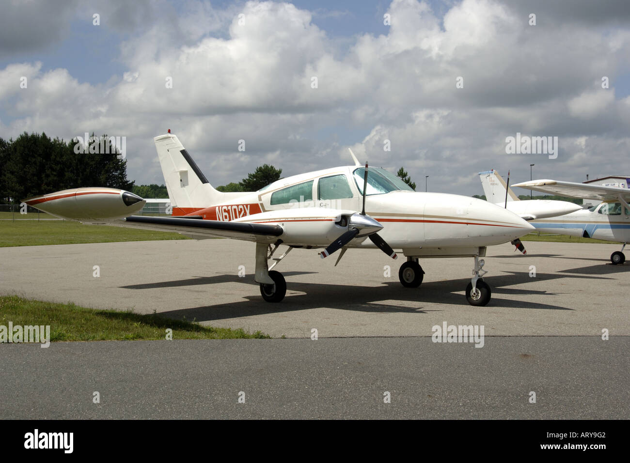 Cessna 162 twin-engined civil aircraft Stock Photo - Alamy