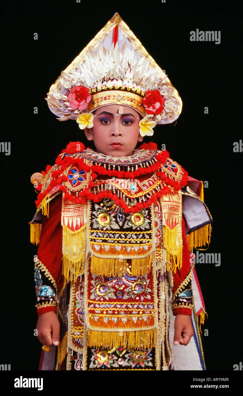 Baris dance hi-res stock photography and images - Alamy