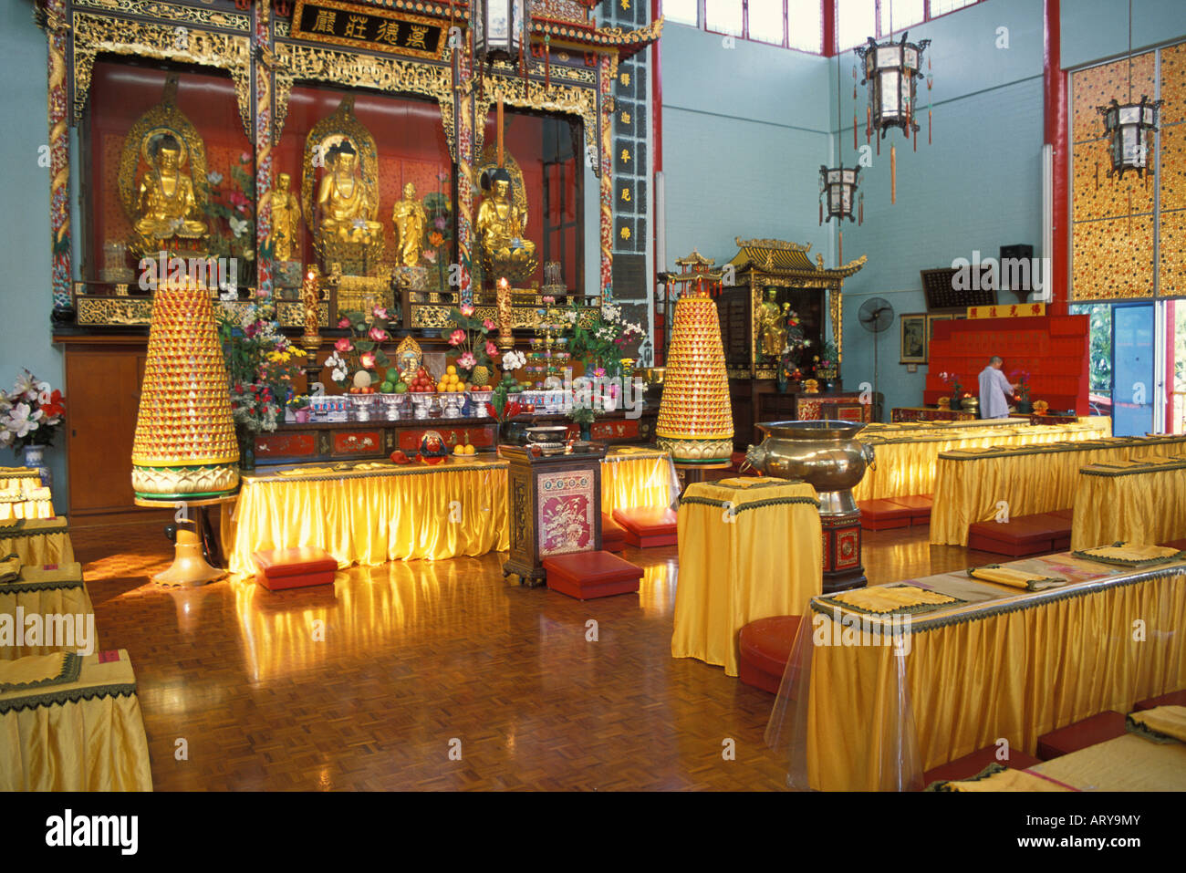 The vibrantly colored Hsu Yun Buddhist Temple. Located off the Pali Hwy, Oahu Stock Photo - Alamy