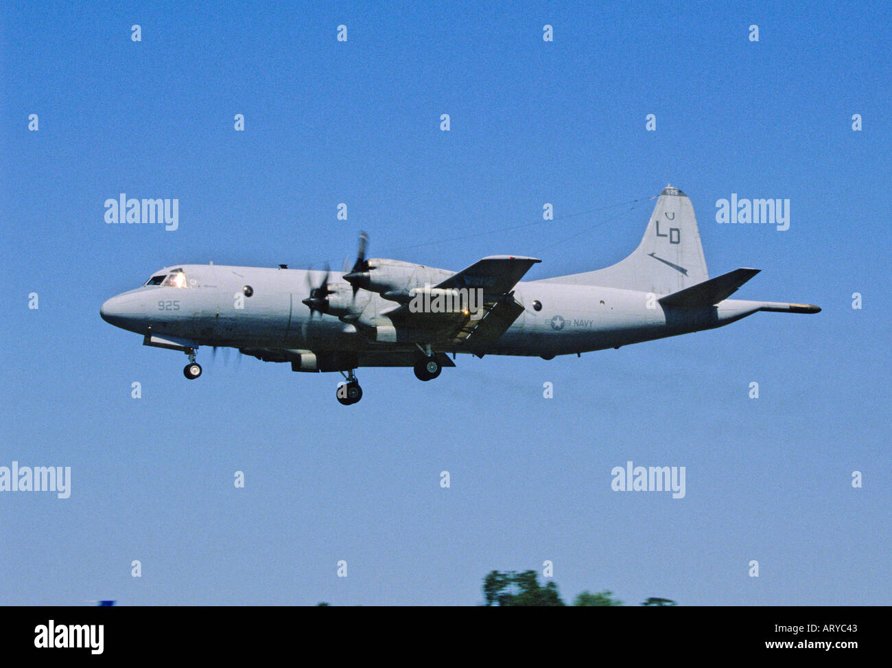 Airplane engine lockheed p 3 orion hi-res stock photography and images ...
