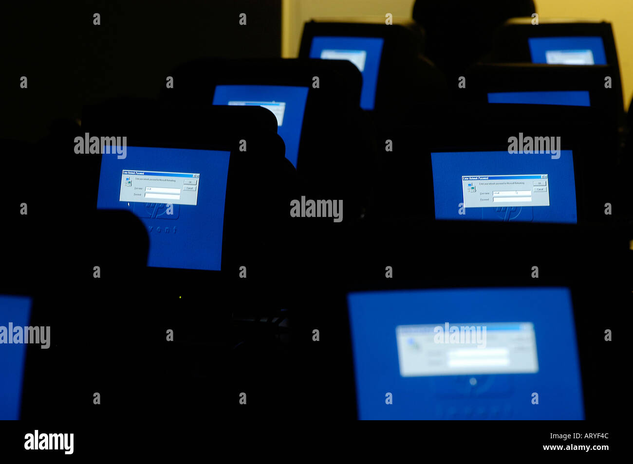 Empty office desks night hi-res stock photography and images - Alamy