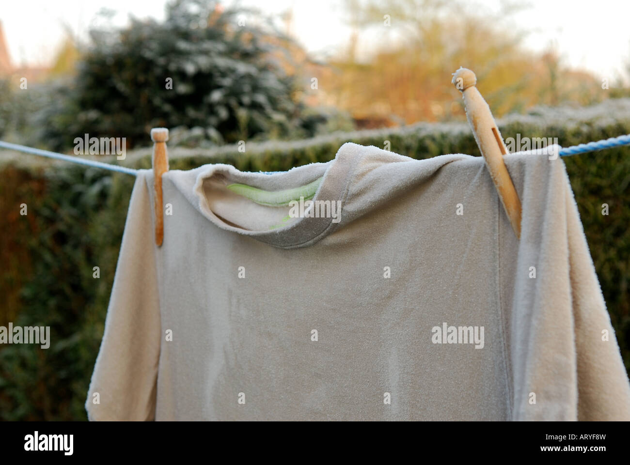 Frozen washing line hi-res stock photography and images - Alamy