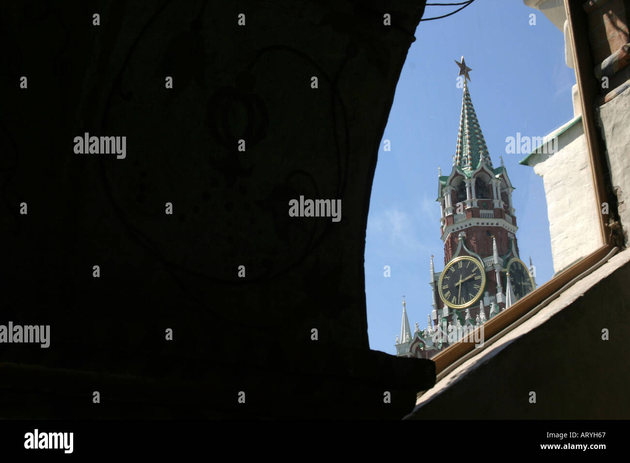 Kremlin gate st basil hi-res stock photography and images - Alamy