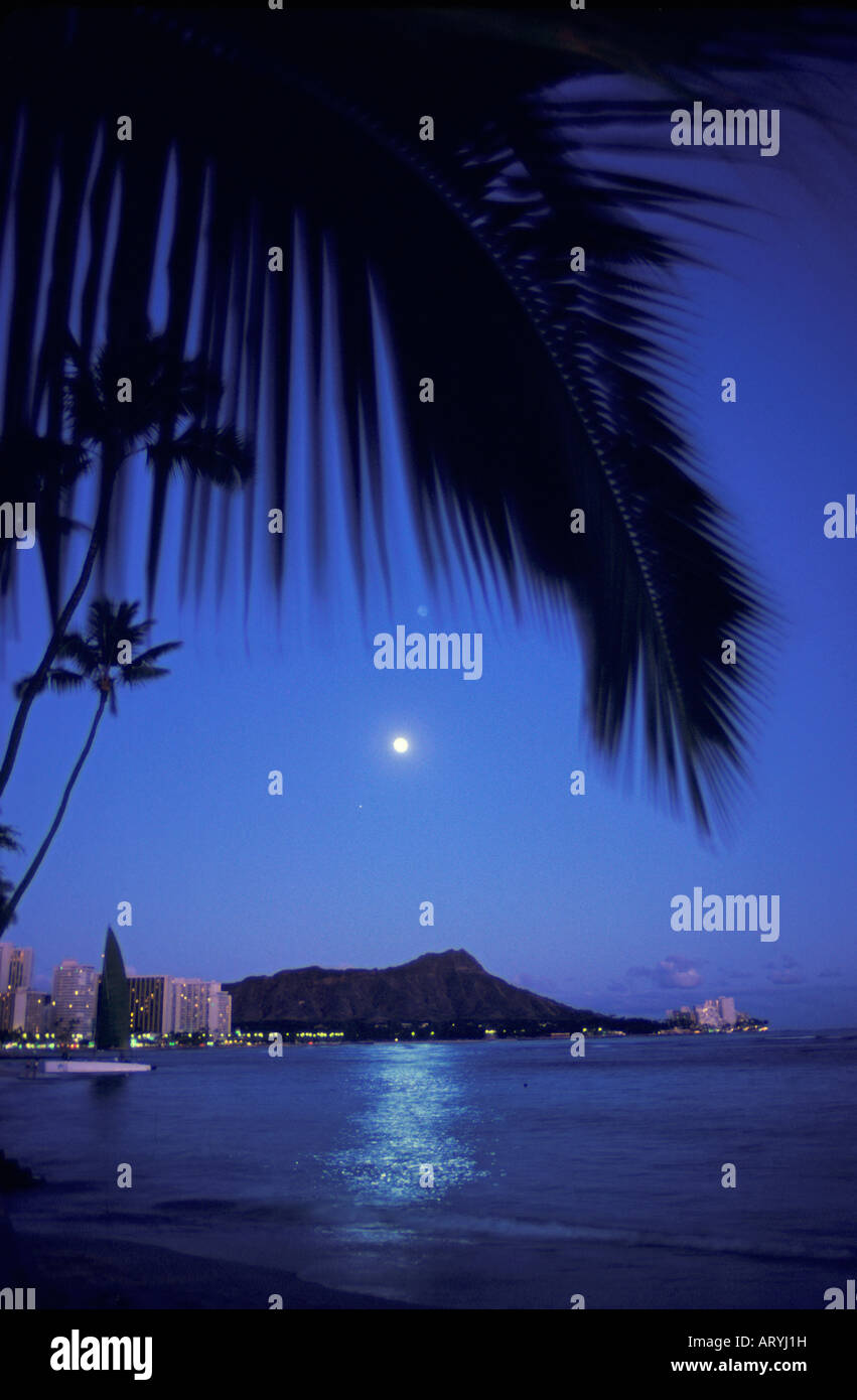 Hawaii moonrise moon hi-res stock photography and images - Alamy