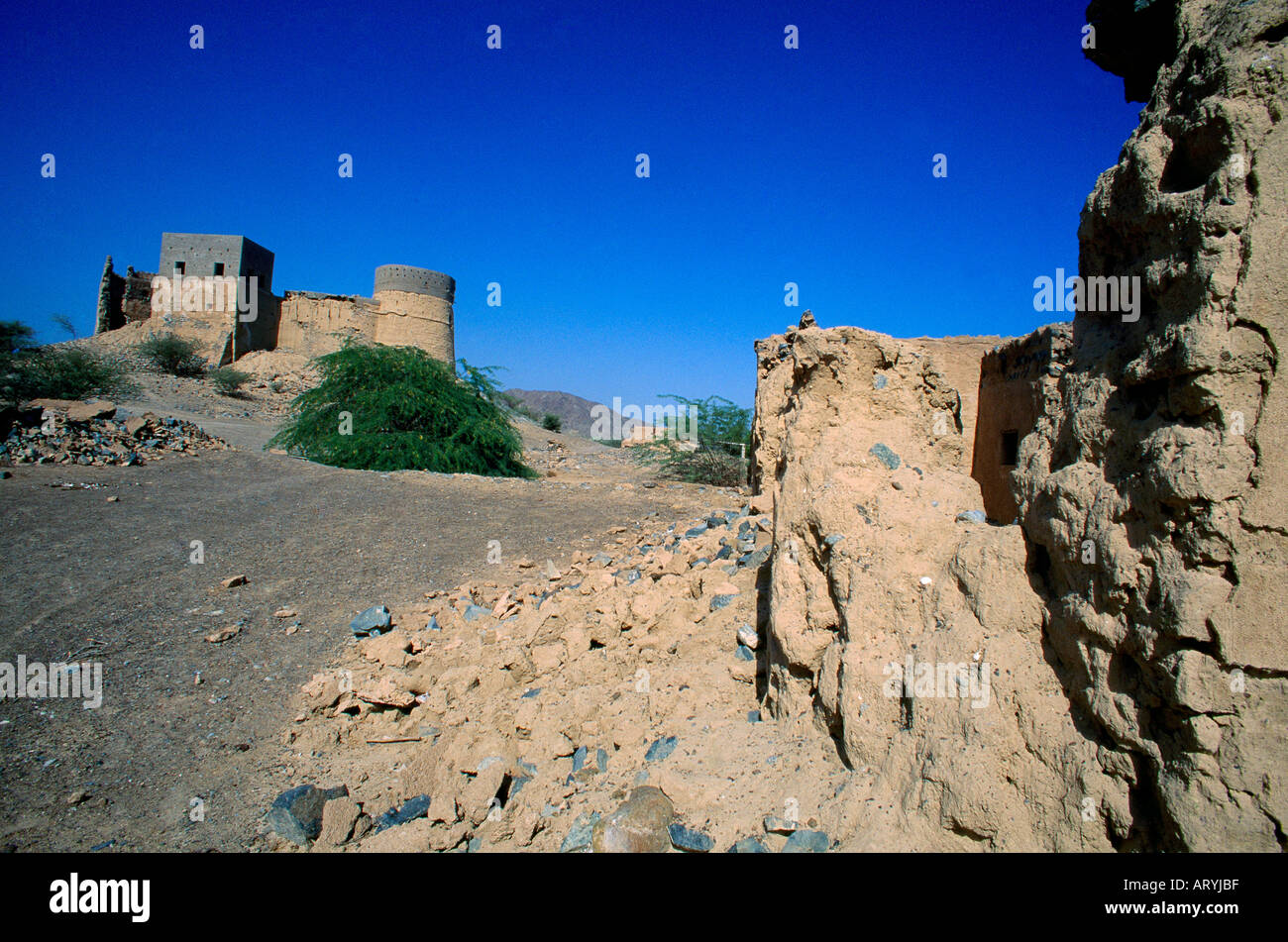 Fujairah UAE Old Town Fort & Crumbling Houses Stock Photo - Alamy