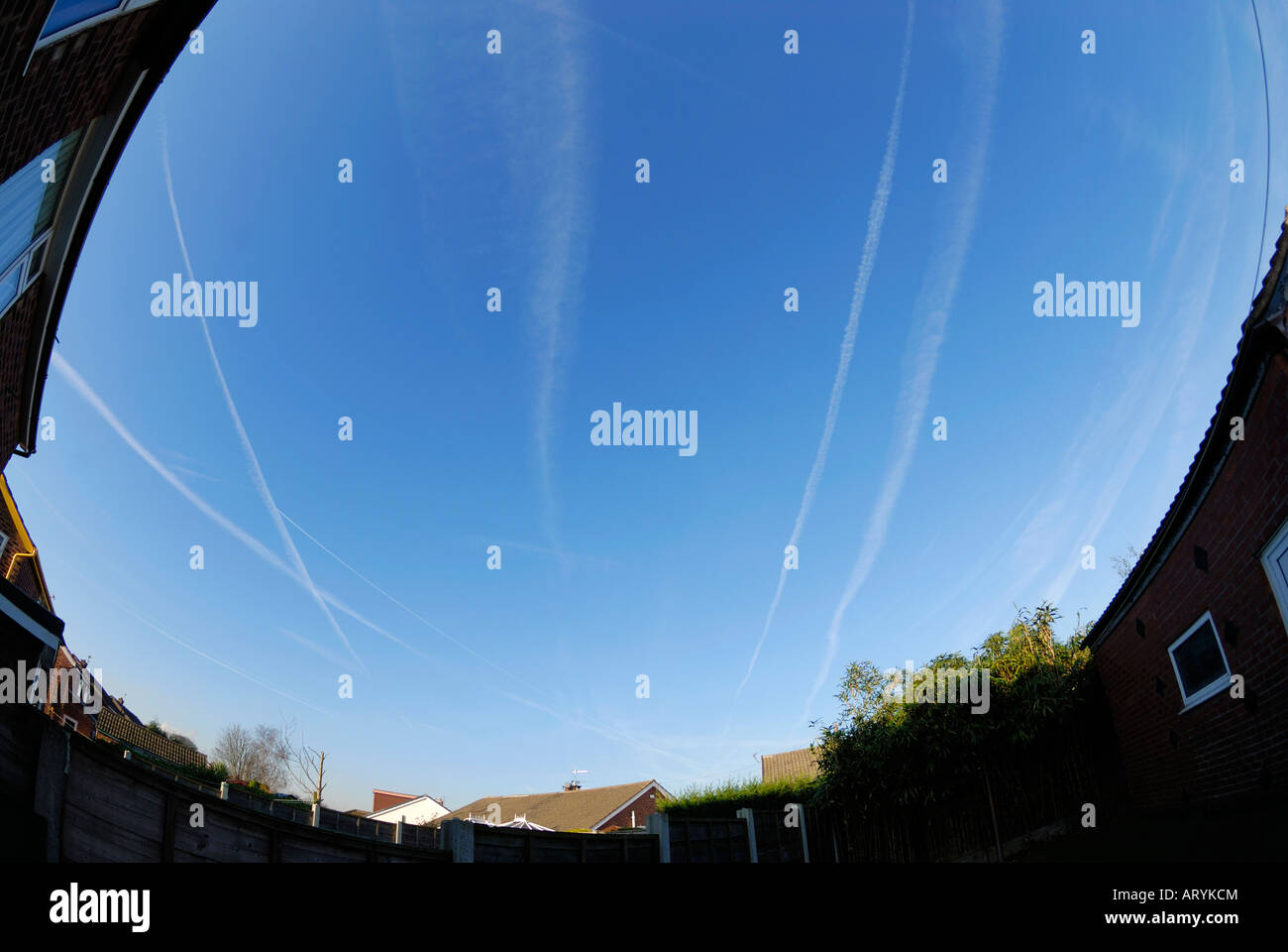 Vapour trails from jets hi-res stock photography and images - Alamy