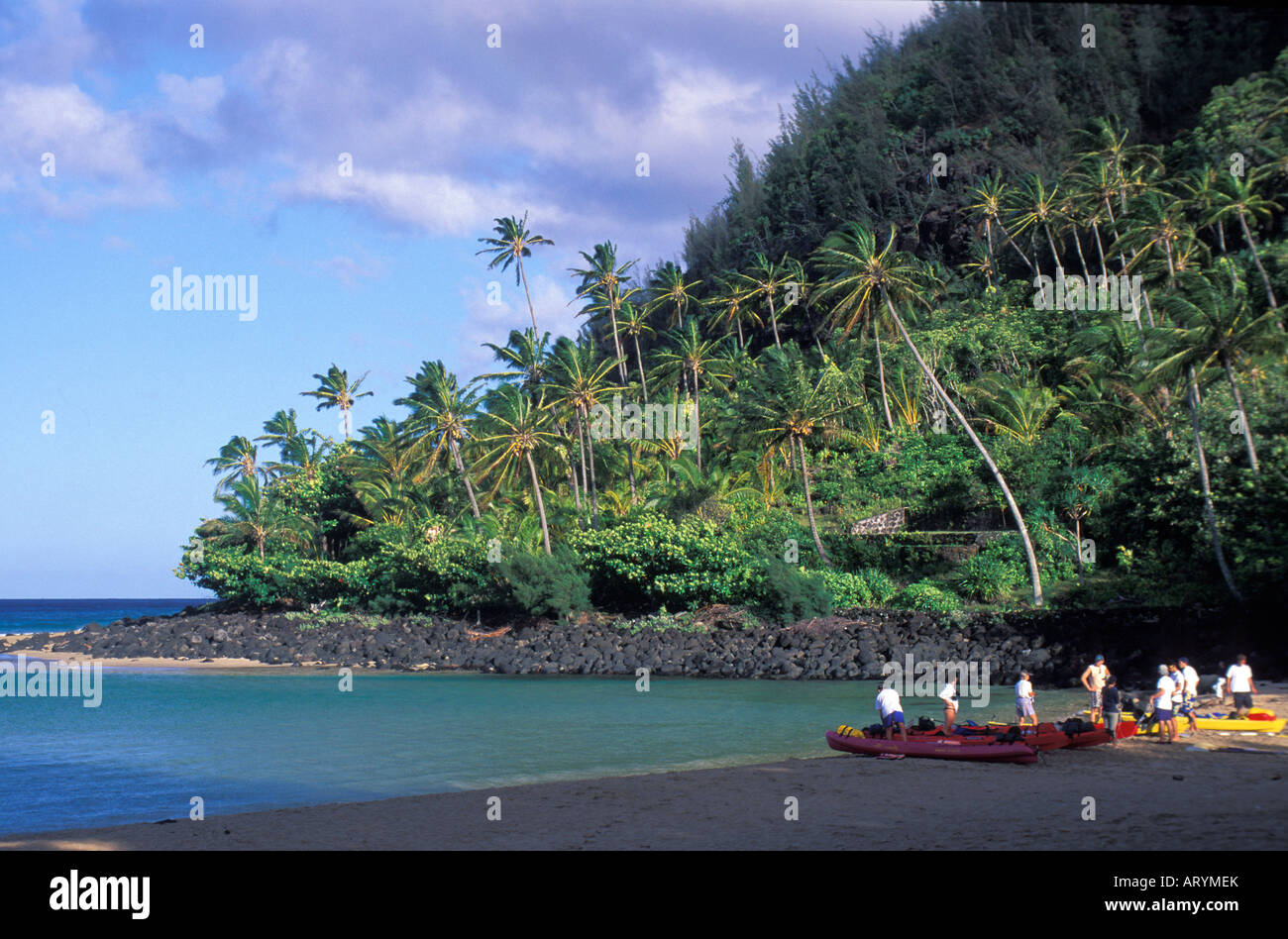 Leaving Haena beach to kayak the Na Pali coastline Stock Photo - Alamy