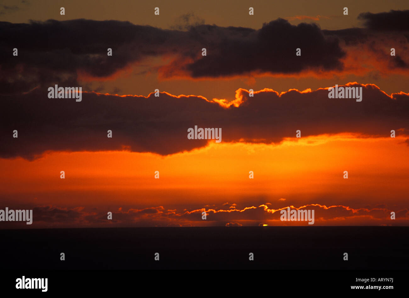 Sun sinking below the horizon(Pacific Ocean) with dramic overhead ...