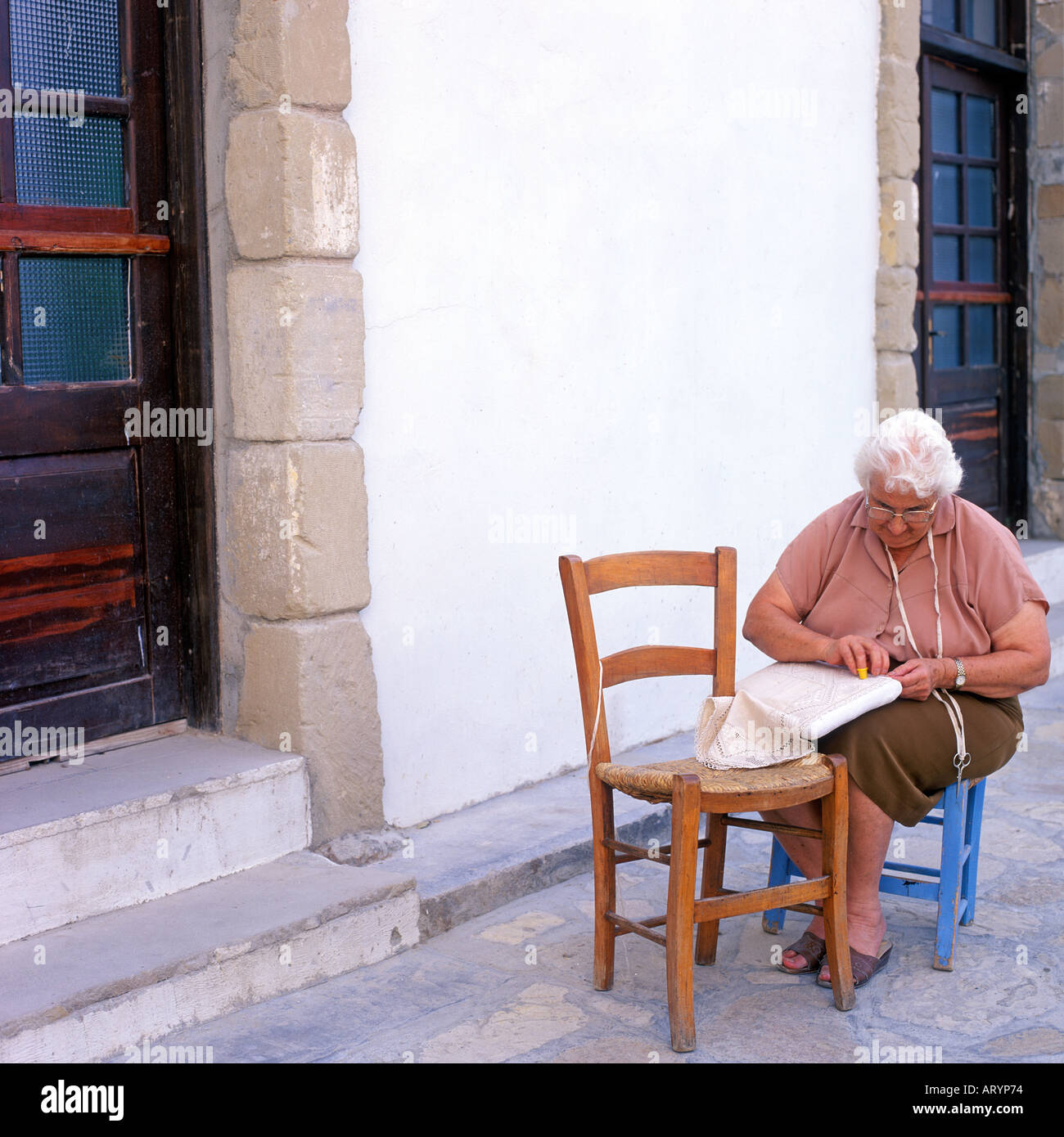 GREEK CYPRIOT LADY MAKING LACE OUTDOORS Stock Photo - Alamy