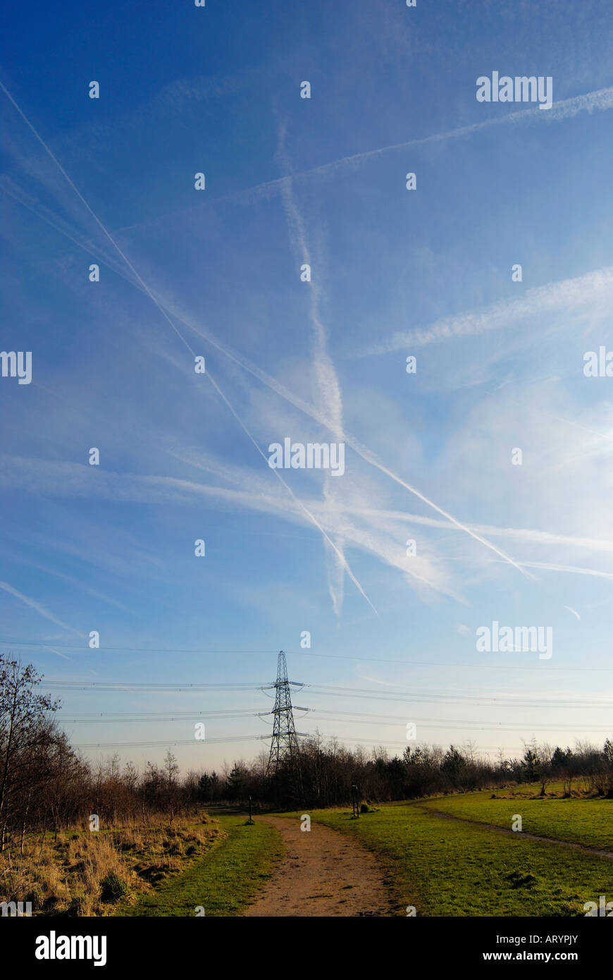 Vapour trails from jets hi-res stock photography and images - Alamy