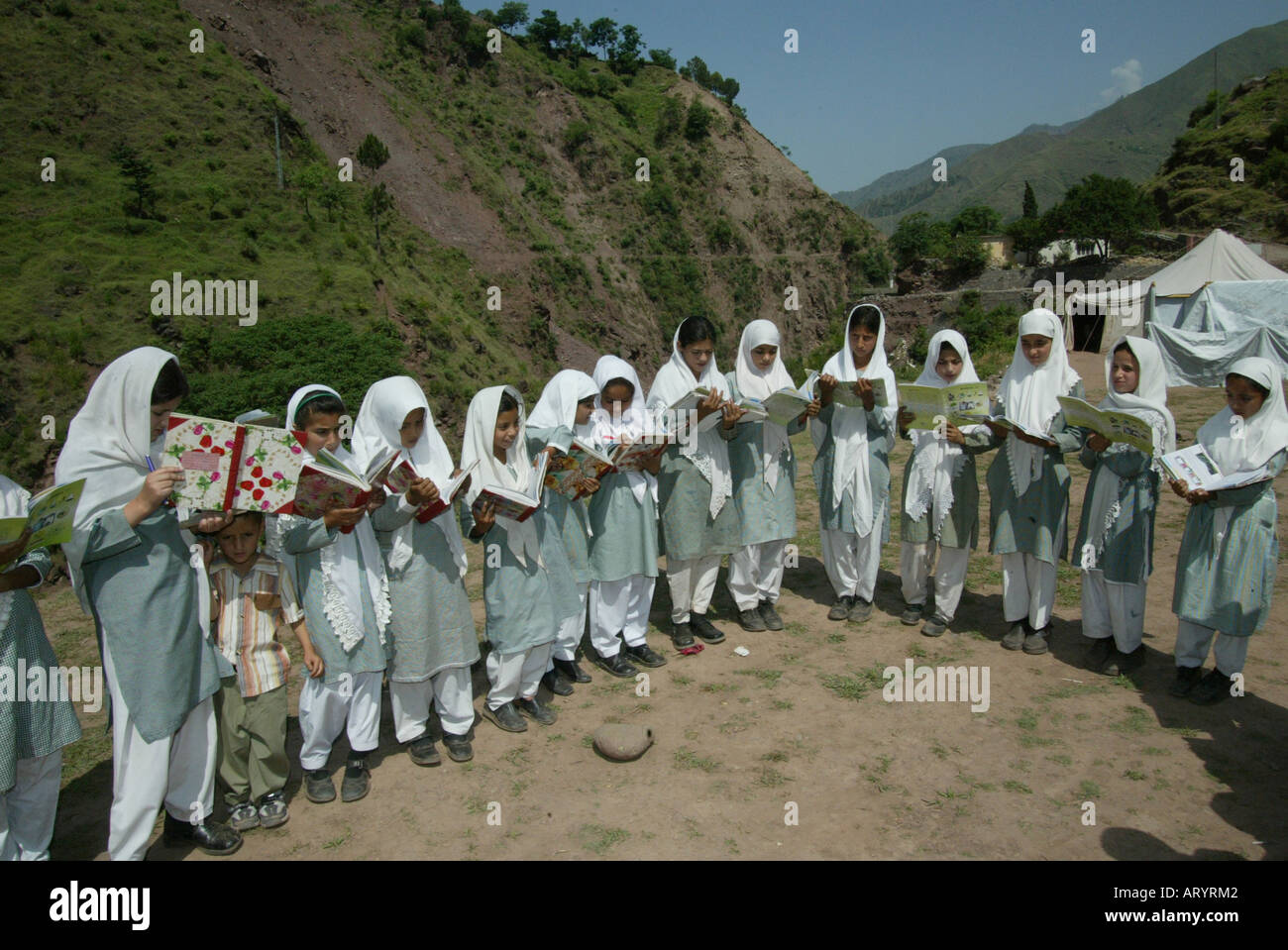 students in school in Pakistan Stock Photo - Alamy
