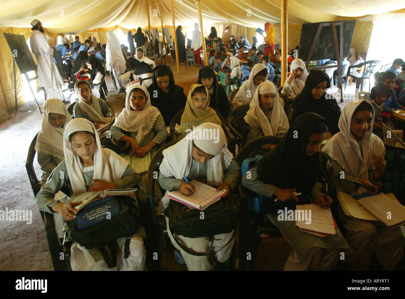 Pakistan school hi-res stock photography and images - Alamy